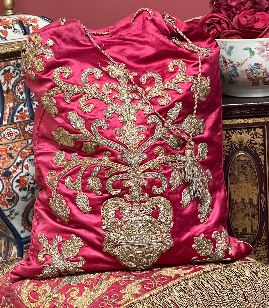 EMBROIDERY / TEXTILES – Decor Antiquaire